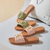 China Fashionable non-slip women slippers 2022 summer new soft Breathable cute bear vamp out wear comfortable flat sandals for sale