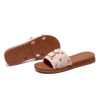 China Fashionable non-slip women slippers 2022 summer new soft Breathable cute bear vamp out wear comfortable flat sandals for sale