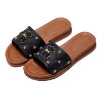 China Fashionable non-slip women slippers 2022 summer new soft Breathable cute bear vamp out wear comfortable flat sandals for sale