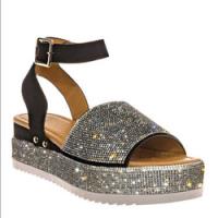 China Luxury Designer Sandals Girls Chunky Sole slippers with Rhinestone for Women Platform Sandal non-slip casual shoes for sale