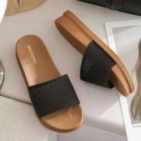 China Custom Simple style slippers Breathable mesh solid color outdoor lady shoes slides summer sandals women for sale