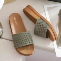 China Custom Simple style slippers Breathable mesh solid color outdoor lady shoes slides summer sandals women for sale