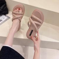 China Flat Bottom Summer Beach Shoes Non Slip Cross Strap Women Casual for sale
