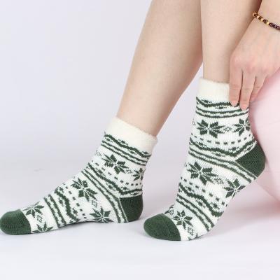 China new design women new winter green non-slip comfortable socks knitted soft short socks with fine workmanship slouch socks for sale