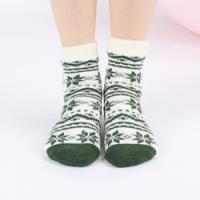 China new design women new winter green non-slip comfortable socks knitted soft short socks with fine workmanship slouch socks for sale