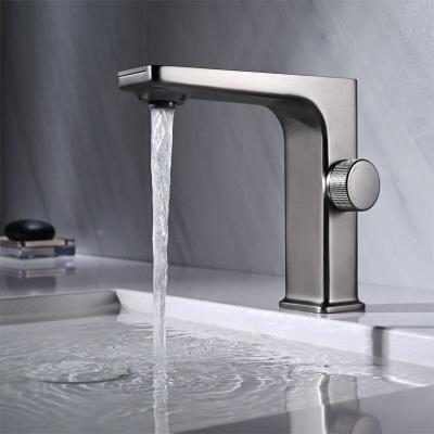 China Modern Nickel Bathroom Vanity Faucet Single Hole With Drain ‎5Inch for sale