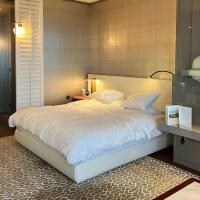 China Luxury Hotel Bedroom Furniture King Size Solid Ash Bed Customized for sale