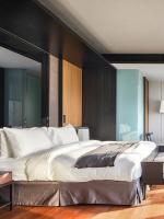 China Luxury Modern Hotel Bedroom Furniture Sets Walnut Veneer Bed E1 Plywood Customized for sale