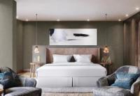 China Villa Star Hotel Bedroom Sets Solid Wood Resort Hotel Commercial Furniture for sale