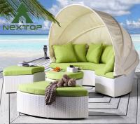 China Durable Outdoor Wicker Furniture Sunbed Unique Round Sofa With Canopy for sale