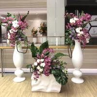 China Upscale Hotel Lobby Floor Vase White Fiberglass Highly Decorative for sale