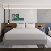 China Custom Walnut Wood Finish Hotel Bedroom Furniture King Guest Room Layout Full Set for sale