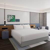 China Custom Walnut Wood Finish Hotel Bedroom Furniture King Guest Room Layout Full Set for sale