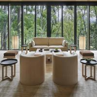 China Modern Interior Star Hotel Logs Custom Solid Wood Furniture for sale