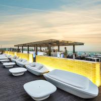 China Creative Fiberglass Sofa Seats Outdoor Business Table Set Hotel UFO Leisure Chair for sale