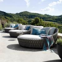 China Luxury Hotel Outdoor Rattan Round Bed Alfresco Lounger Sofa for sale