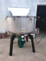 China Industrial Vertical Hopper Powder Mixer Machine 50-500kg Capacity 380V for Chemicals Processing for sale