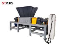 China Compact Two Shaft Plastic 90kw Rubber Tire Shredder for sale