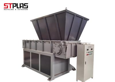 China Pe 30kw Industrial Waste Shredder With Hydraulic Conveyor for sale