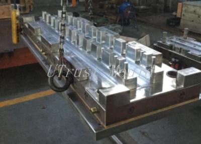 China SMC Compression Mold for Power Pole Arm 300000-1000000 Shots P20 Steel Single-Cavity Design for sale