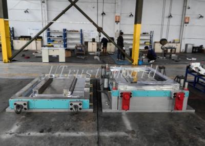 China SMC Window Frame Compression Mold 300000 Shots Lifetime with Thermal Oil Heating for Rail Transit Parts for sale