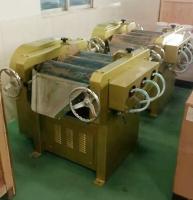 China S200 Three Roller Mill with 200mm Diameter Hard Alloy Rollers for Printing Ink and Pigment Grinding for sale