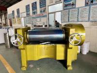 China SM405 Three Roll Mill Machine for Printing Ink - 810mm/1000mm Roll Length, 15kW/22kW Power, 380V 50Hz for sale