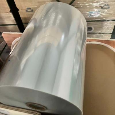 China Durable PETG Shrink Film Suitable for Beverage Bottle Labels Dairy Products and Personal Care Packaging with Custom Roll Lengths for sale