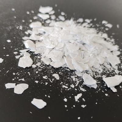 China Magnesium Chloride Anhydrous 99% MgCl2 Flake 50kg 1000kg Industrial Grade for sale