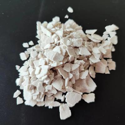 China Calcium Chloride Dihydrate White Flakes 74% Min Snow Melt Agent Industrial Grade 25kg Bags for sale