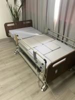 China Electric Home elderly nursing Bed with Lockable Wheels for sale