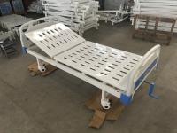 China Stainless Steel Frame  Simple Single Crank Manual Care Bed Manual Hospital Bed for sale
