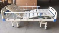 China 2 Cranks Hospital Manual Patient Bed Steel Spray Plastic Frame for sale