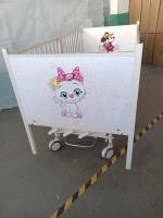 China Three Crank Manual Hospital Bed Steel Spray Plastic Frame White for sale
