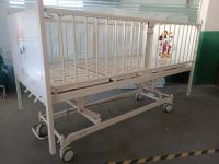 China White Hospital Baby Crib With Cartoon Pictures OEM Available for sale