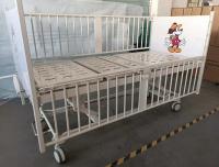 China White Hospital Baby Crib With Cartoon Pictures OEM Available for sale