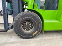 China Real Advantage and 14.4 kw Lifting Motor Power 5 Ton Rough Terrain Forklift with Crane for sale