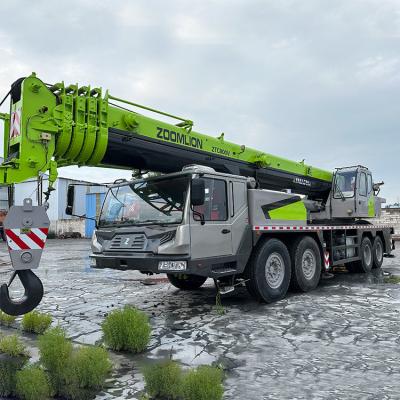 China Zoomline ZTC800V Used 80 Ton Truck Crane 80000 KG Weight and 8-Cylinder Diesel Engine for sale