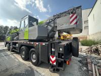 China Telescopic Straight Boom Crane 50 Ton 55 Ton ZTC550 Used Truck Crane with Low Weight for sale