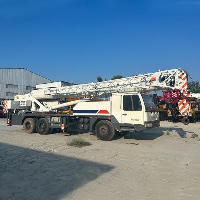 China 25 Ton Zoomlion Construction Crane with White Color and Hydraulic Cylinder for sale