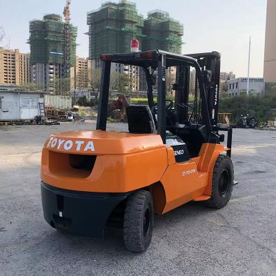 China Warehouse Material Handling 5 Ton Used Toyota Forklift with Hydraulic Service Brake for sale