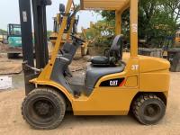 China Second-hand 3 ton Lifting Tools CAT FD30 diesel forklift suitable for heavy-duty tasks for sale