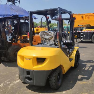China Komatsu 3 Ton Diesel Forklift with Lifting Tools in Good Condition for sale