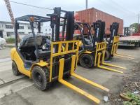 China Komatsu 3 Ton Diesel Forklift with Lifting Tools in Good Condition for sale
