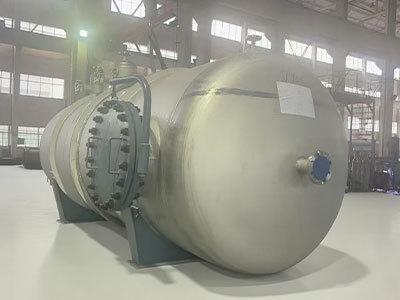 China Corrosion Resistant Horizontal Stainless Steel Storage Tank for Global Industrial Applications for sale