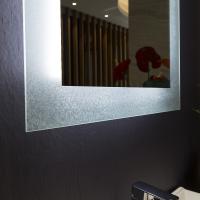 China ETL Listed 24-48 Inch LED Bathroom Mirror with Anti-Fog 3000K-6000K CCT and 12V Operation for sale