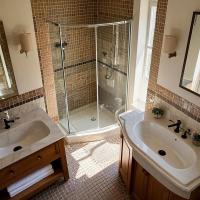 China Utilizing Flat Tempered Float Glass For Innovative Shower Room for sale