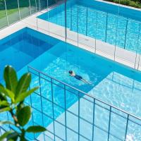 China 12mm Tempered Glass Pool Partition With Custom Packaging for sale