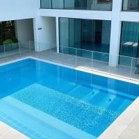 China Tempered Glass Application Pool Partition Custom Size for sale