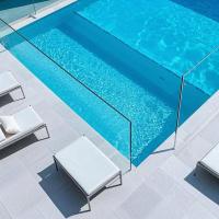 China Customizable Durable Stylish Swimming Pool Glass Divider for sale
